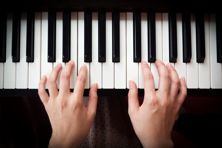4 Tips to Master Hand Independence on the Piano - Lessons In Your Home
