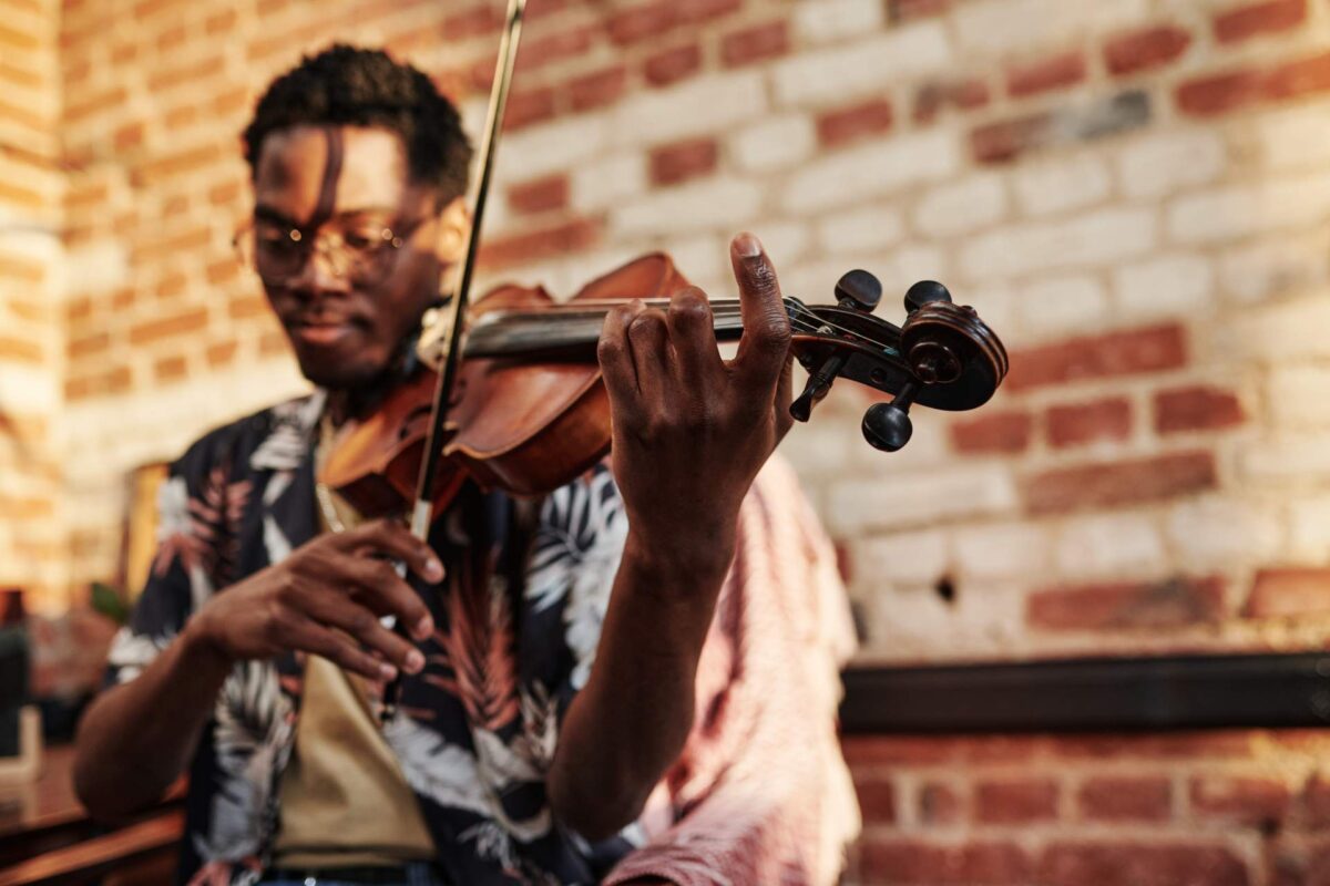 How To Tune a Violin Like a Pro: A Beginner’s Guide - Lessons In Your Home